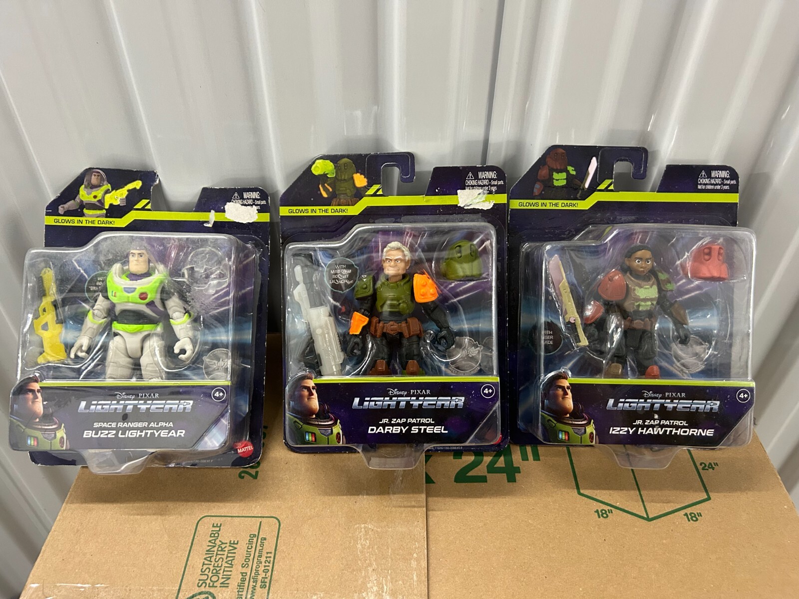 日本代購代標第一品牌【樂淘letao】－Lot of 3 Disney PIXAR Glows in the Dark, Buzz Lightyear, Darby Steel, Izzy ...