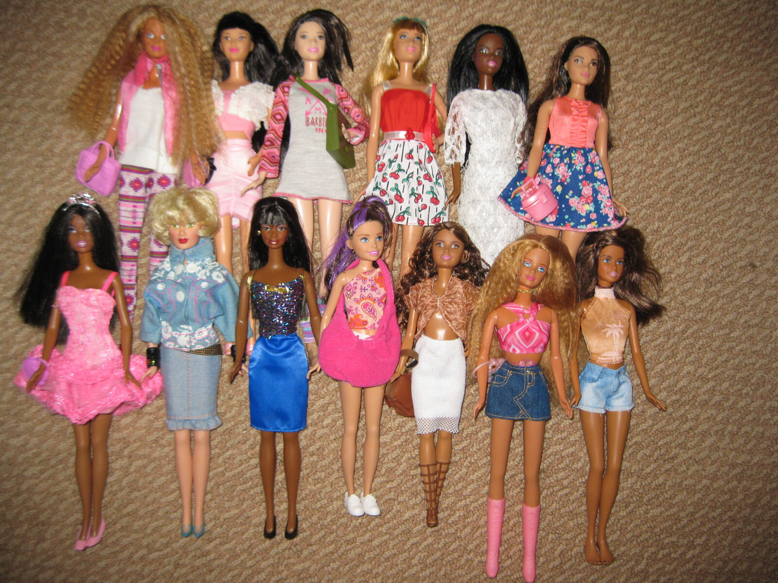 日本代購代標第一品牌【樂淘letao】－LOT of 13 Barbie Mattel Fashion Dolls dressed 海外 即決
