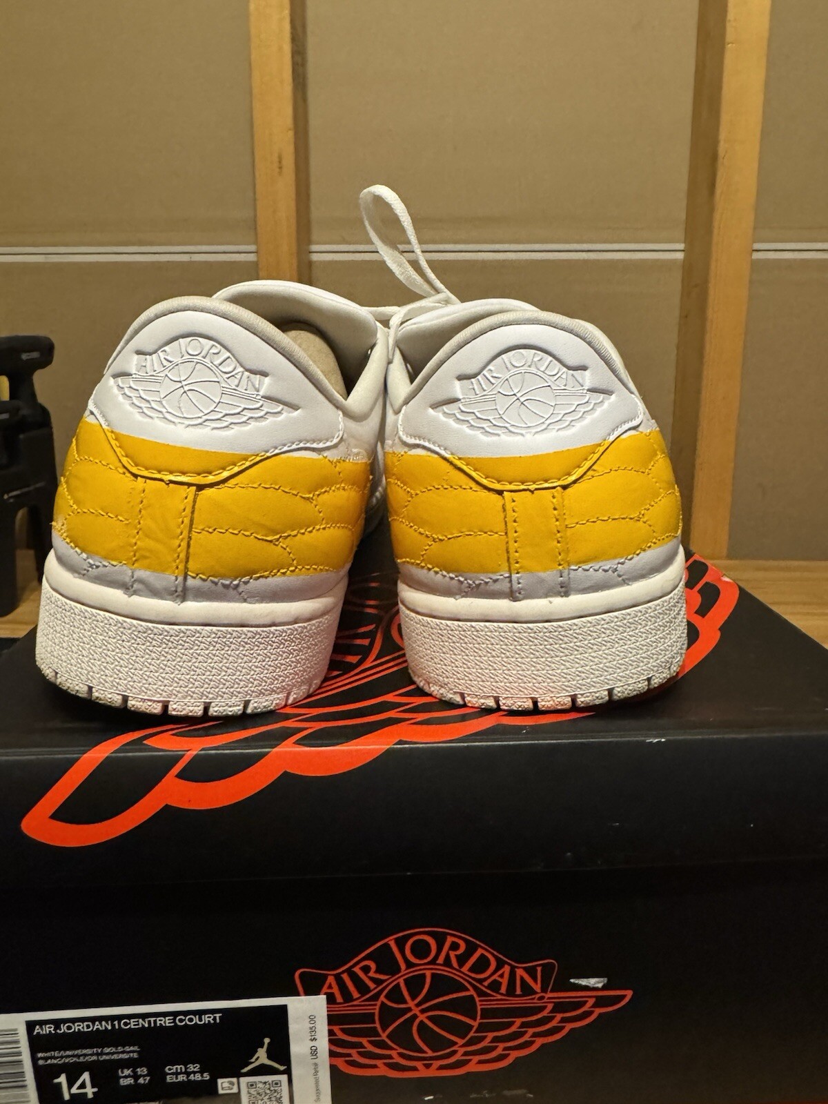日本代購代標第一品牌【樂淘letao】－32cm(US14) - エアジョーダン 1 Centre Court ユニバーシティ ゴールド 海外 即決