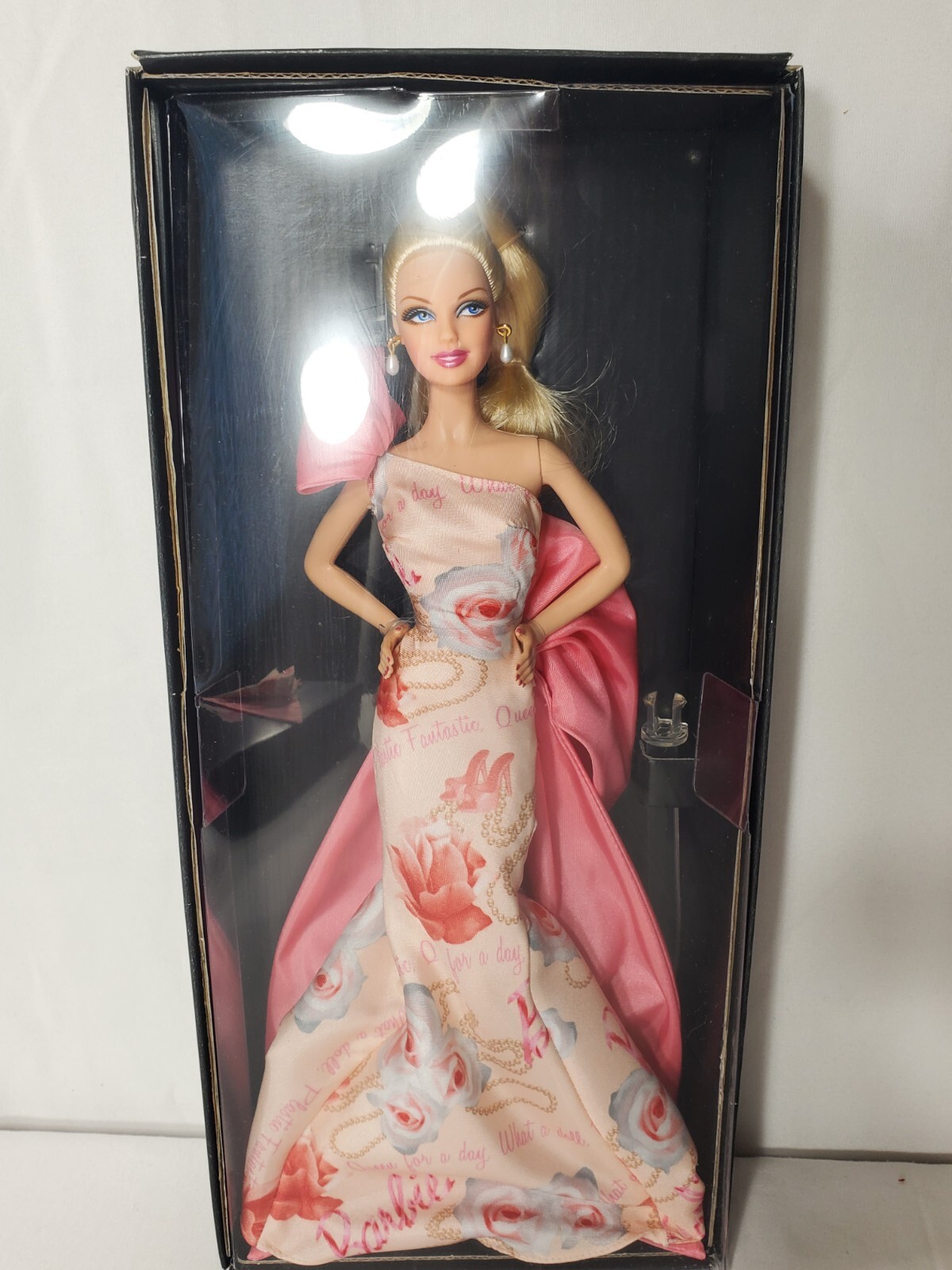 日本代購代標第一品牌【樂淘letao】－Avon Rose Splendor Barbie Collector Pink Label #T4349 w/ Extra Barbie Gown 海外 即決