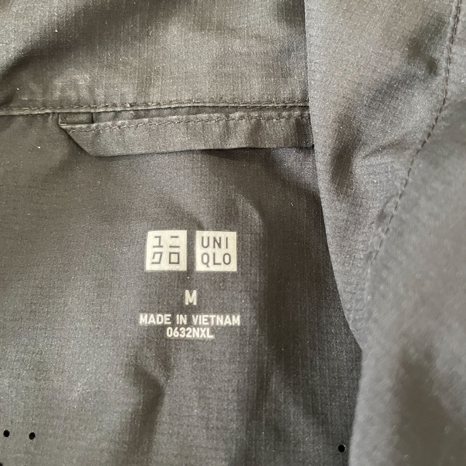 日本代購代標第一品牌【樂淘letao】－Uniqlo Men's Black Hooded Windbreaker Jacket Size Medium Nylon Ripstop ...