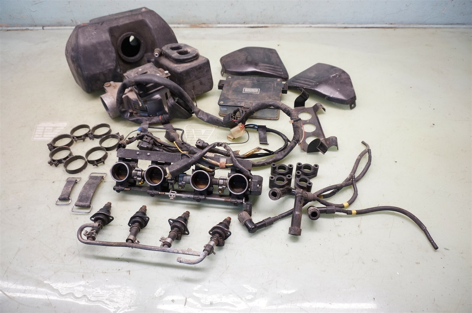 KAWASAKI GPZ1100 GPZ 1100 FUEL INJECTION SETUP VERY COMPLETE *2595のeBay公認海外通販｜セカイモン