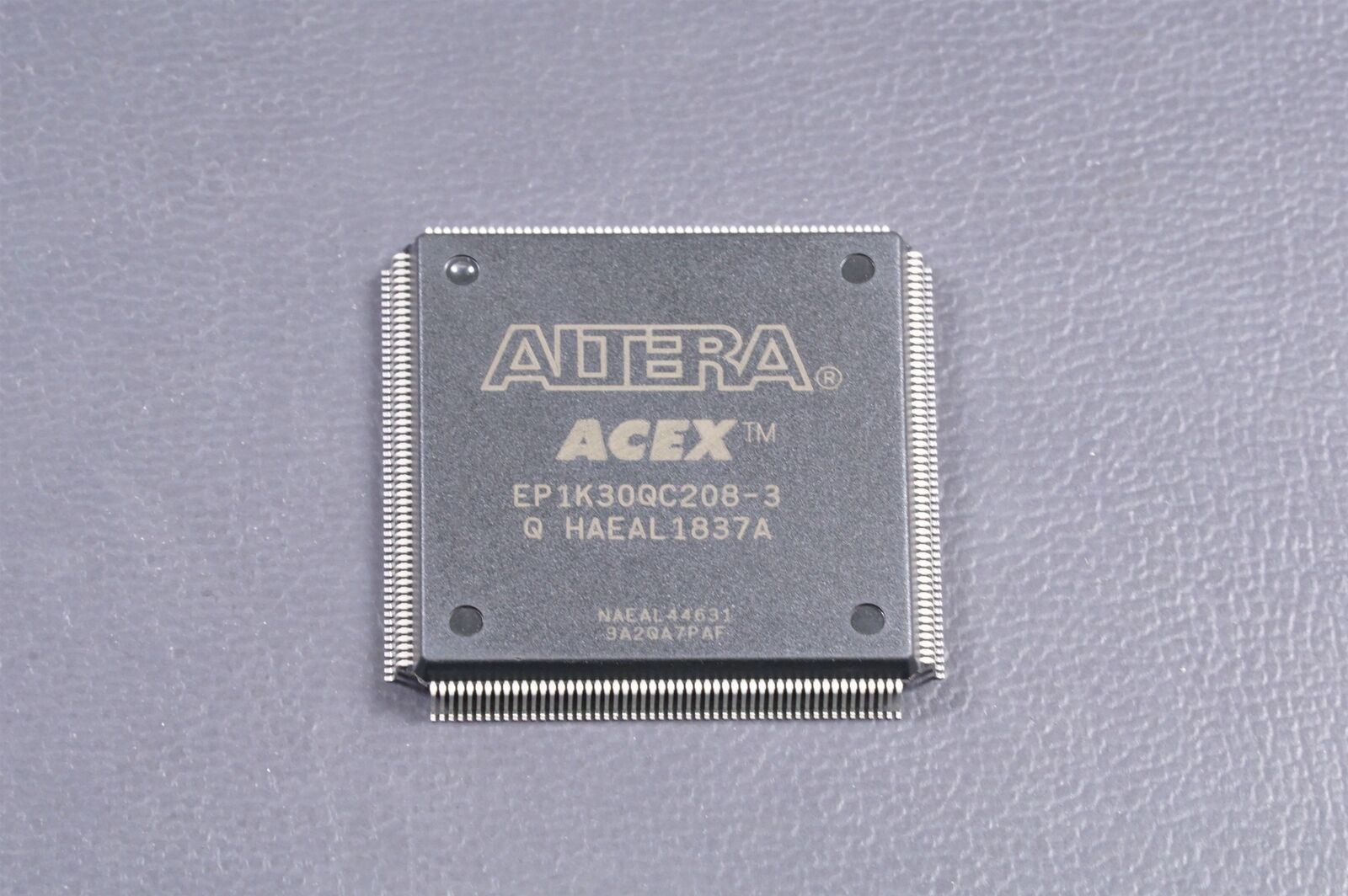 EP1K30QC208-3 Altera ACEX FPGA 1728 Cell 30K Gate 200MHz EP1K30QC208-3 Altera ACEX FPGA 1728 Cell 30K Gate 200MHz