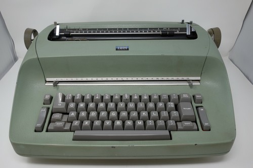 IBM typewriter photos of IBM Selectric 72 by year then serial number by ...