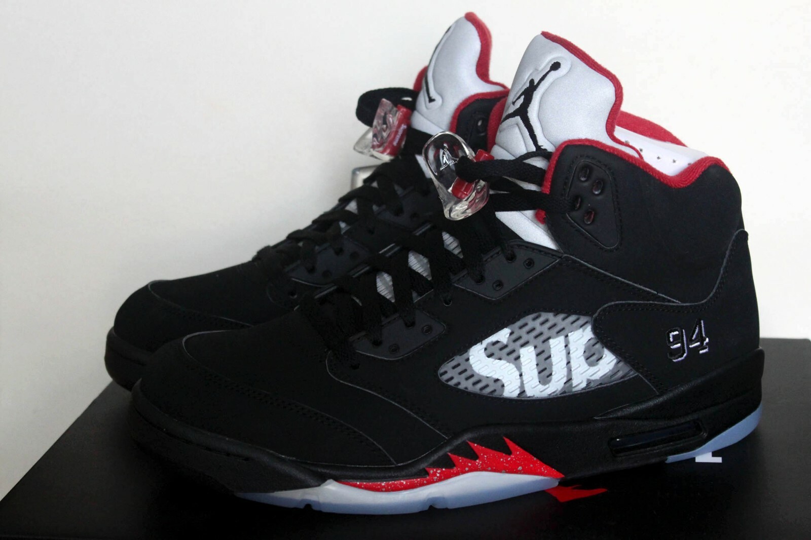 NIKE AIR すずしい JORDAN 5 RETRO Supremeコラボカモフラージュ29cm NIKE AIR すずしい JORDAN 5 RETRO Supremeコラボカモフラージュ29cm