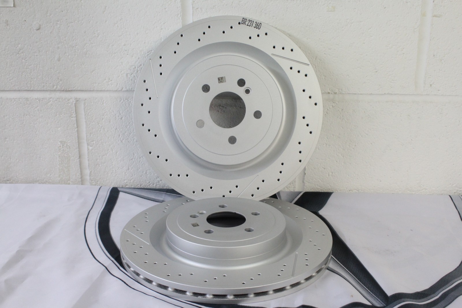 NEW Genuine Mercedes-Benz W205 C-Class C63 AMG REAR Brake Discs X2 ...