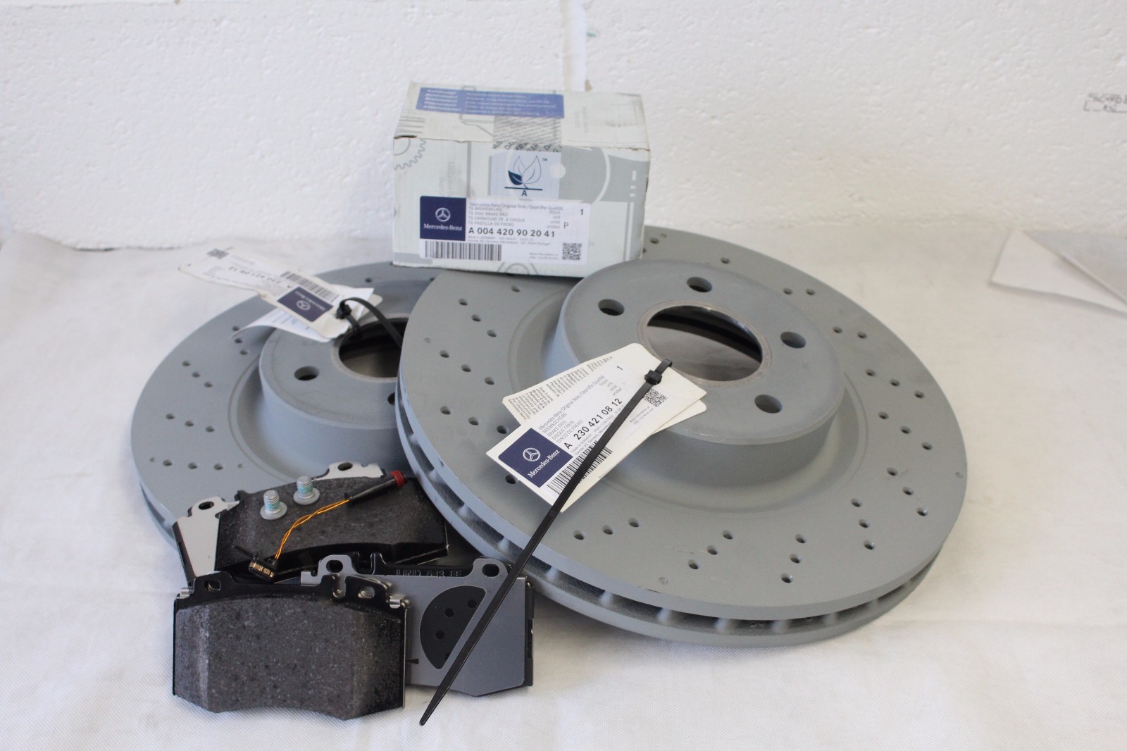 Genuine Mercedes-Benz R230 SL Front Brake Discs and Pads With Sensor ...