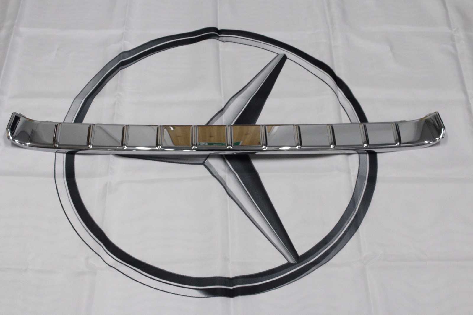 NEW Genuine Mercedes-Benz W251 R-Class Bumper Silver Load Plate Trim ...