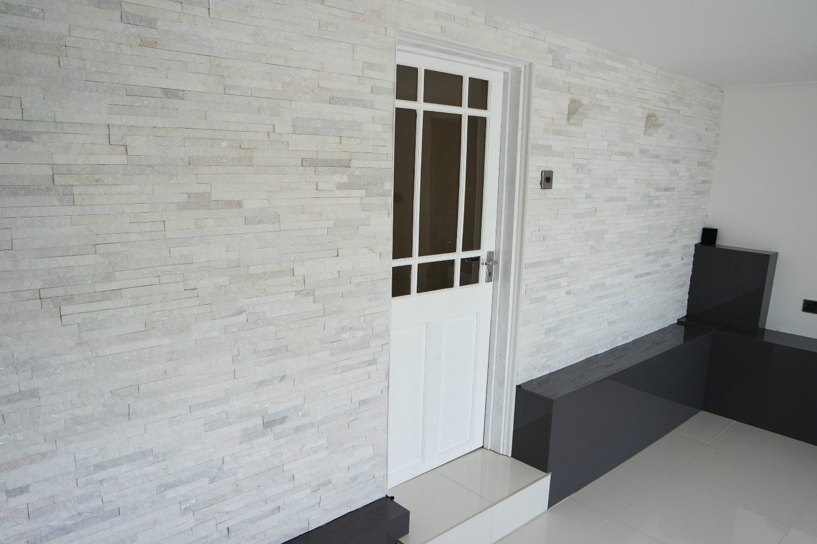 Split Face Natural Stone White Quartz Wall Cladding tiles, 3D Stacked ...