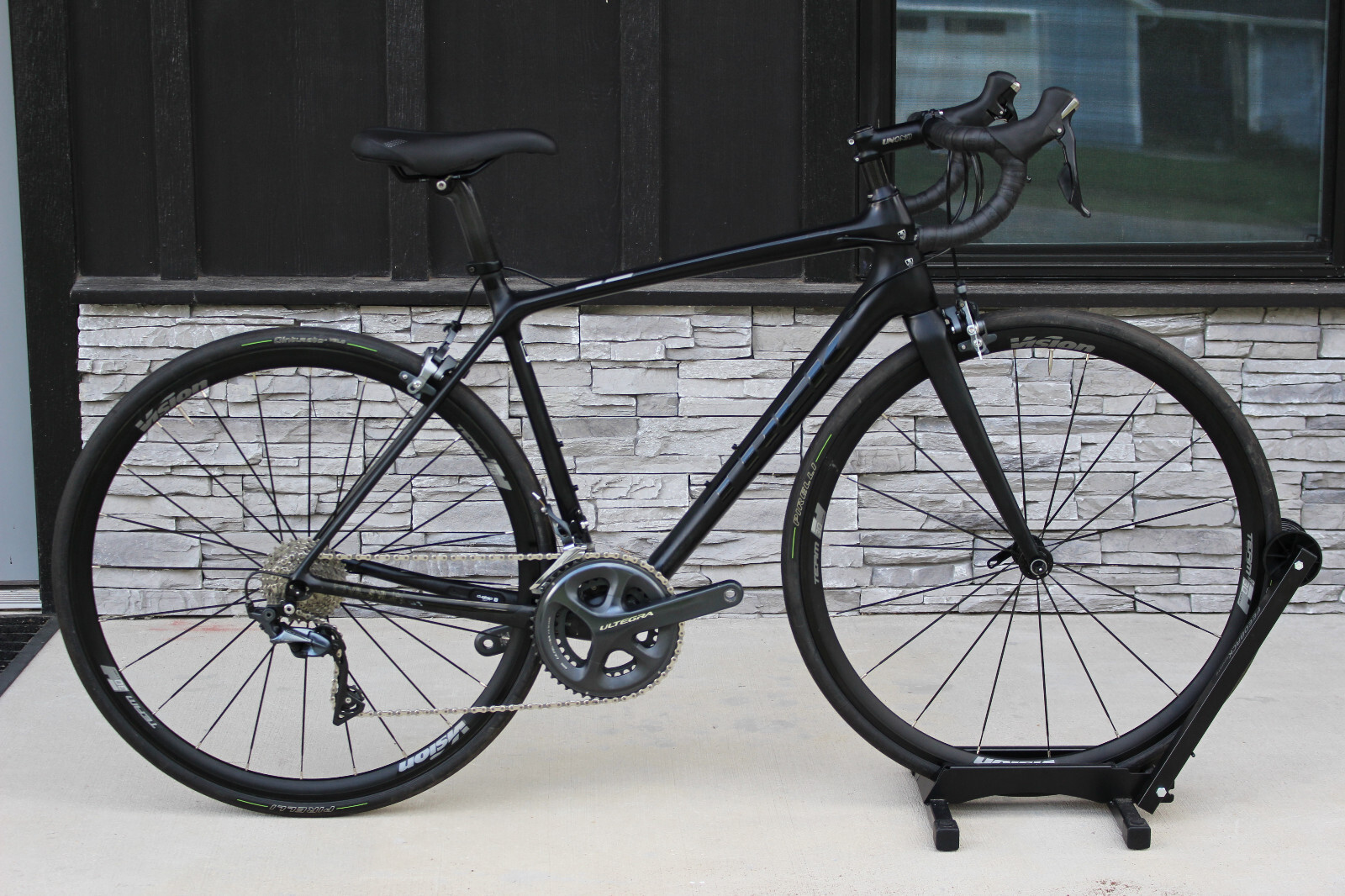 57 cm - 2012 Pinarello FP Quattro - Carbon - 17lb - SRAM Red 57 cm - 2012 Pinarello FP Quattro - Carbon - 17lb - SRAM Red