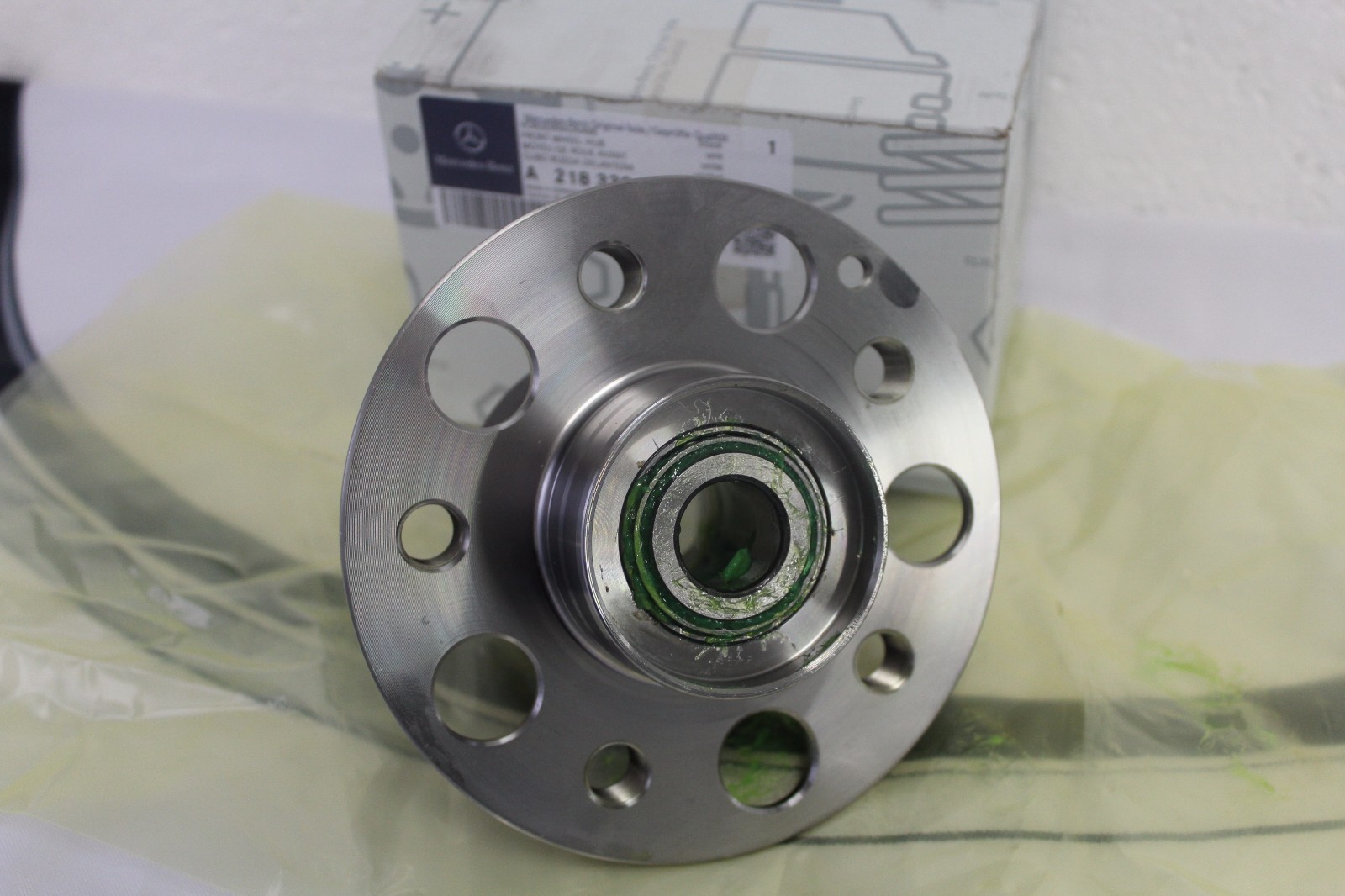 NEW Genuine Mercedes-Benz C218 CLS Front Wheel Hub and Bearing ...