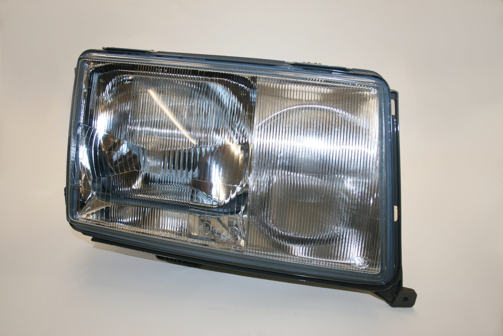 オリジナル Hella ヘッドライト 右側 メルセデス W124、S124 右ハンドル用のeBay公認海外通販｜セカイモン