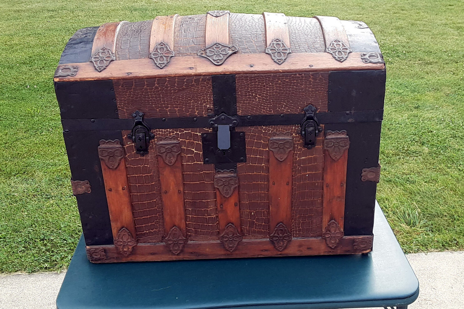 Trunk Captain's | Antique Saratoga Camelback Steamer