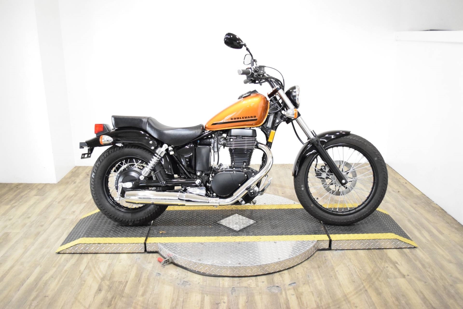 Suzuki Boulevard S40 Metallic Fox Orange With 36 Miles, For Sale! Suzuki Boulevard S40 Metallic Fox Orange With 36 Miles, For Sale!