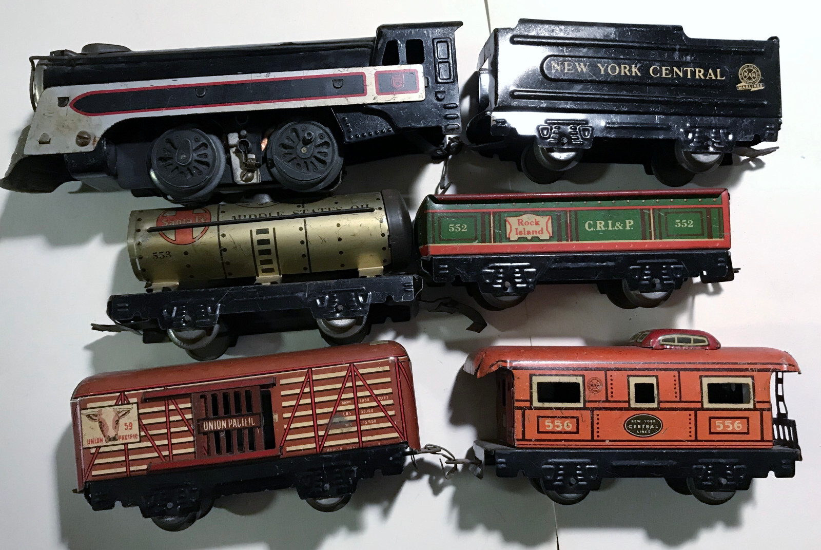 Vintage 1950's Marx Electric Train Set Locomotive Tender + 4 Vintage 1950's Marx Electric Train Set Locomotive Tender + 4