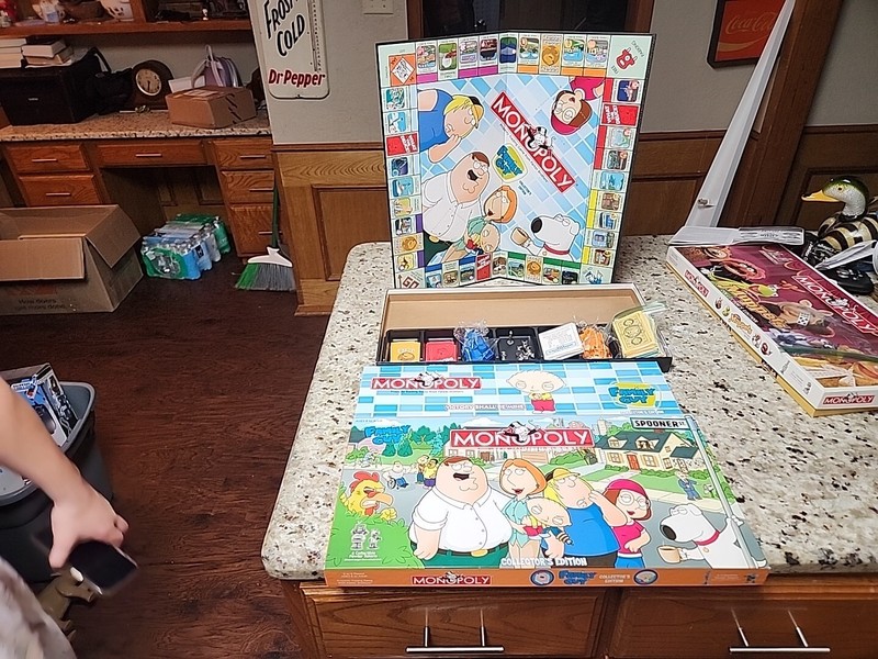 Monopoly: Family Guy (2006) Board Game – Board Game Guys