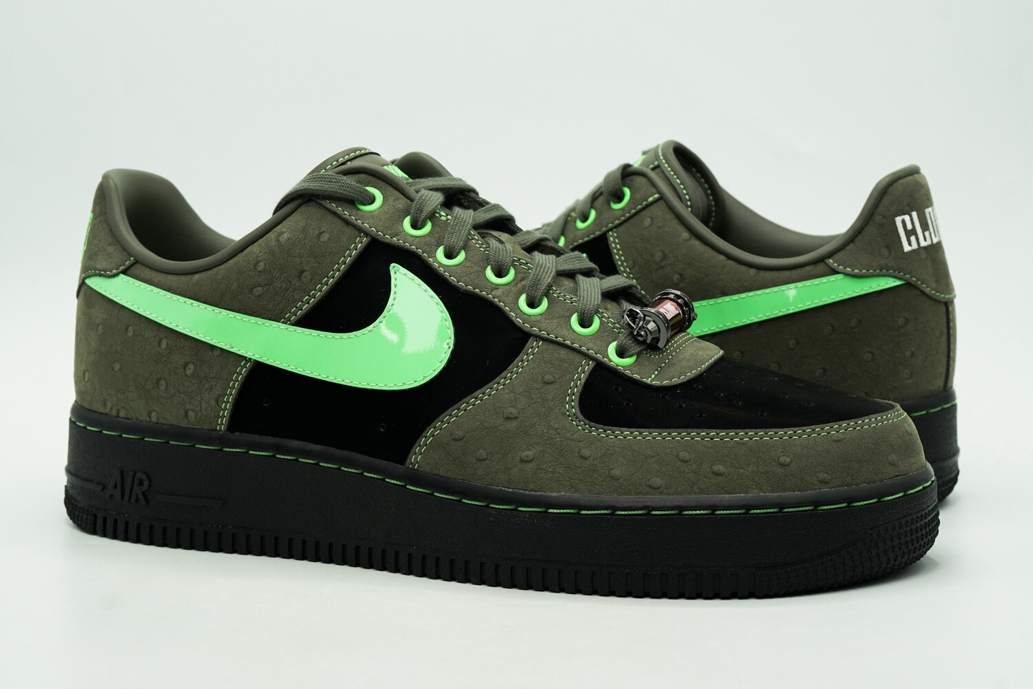 NIKE AIR FORCE 1 LOW SIZE 10 RTFKT CLONE UNDEAD BLACK NIKE AIR FORCE 1 LOW SIZE 10 RTFKT CLONE UNDEAD BLACK