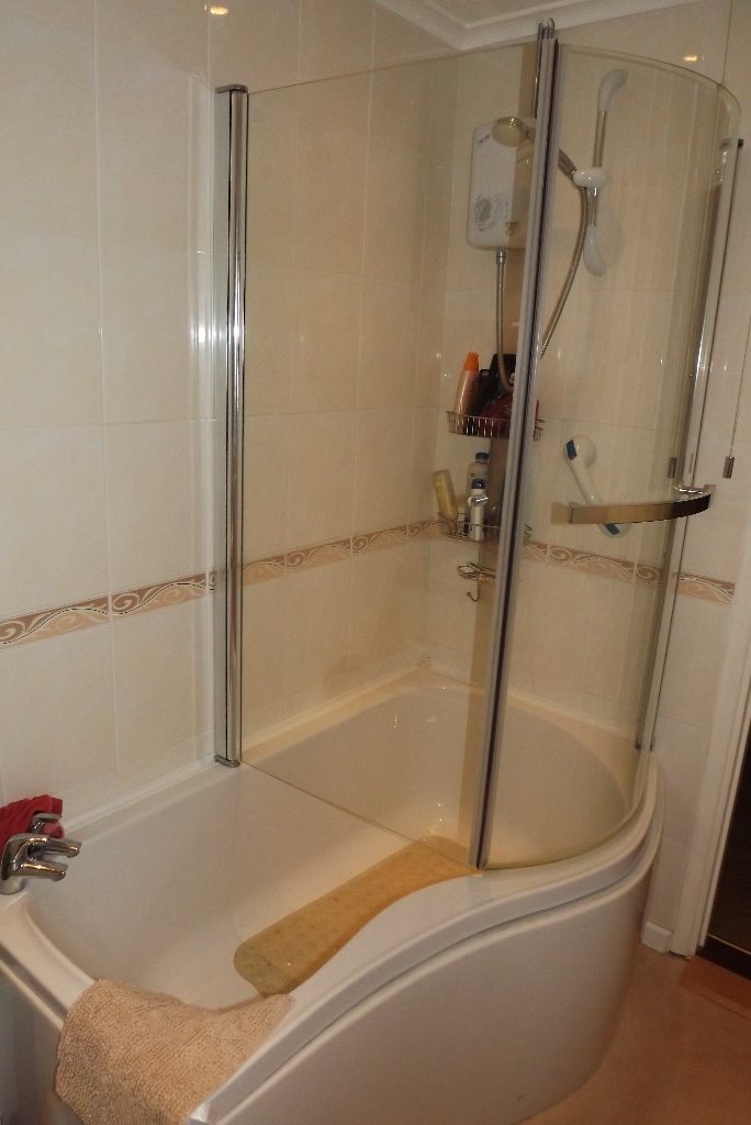 Wrap around shower screen – Sweet puff glass pipe