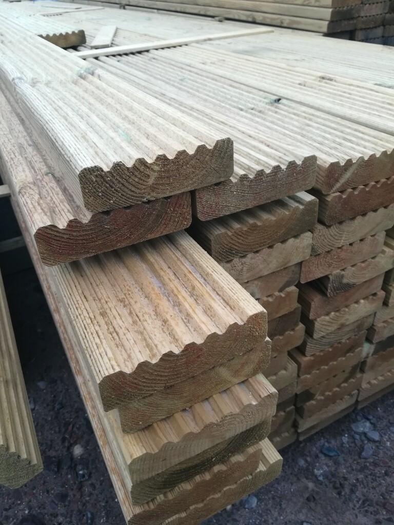 NEW Decking boards 5.1m long x 145mm x 28mm (boards, timber joists 4.2m ...