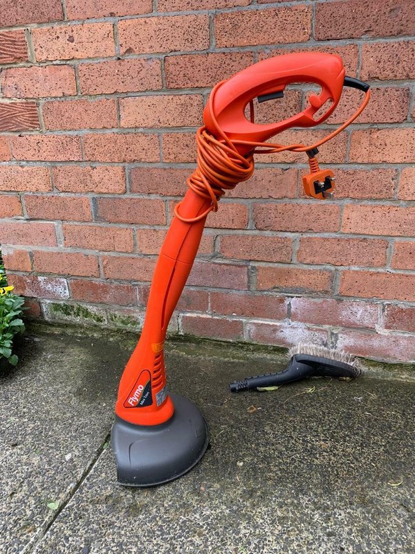Flymo mini trim grass trimmers