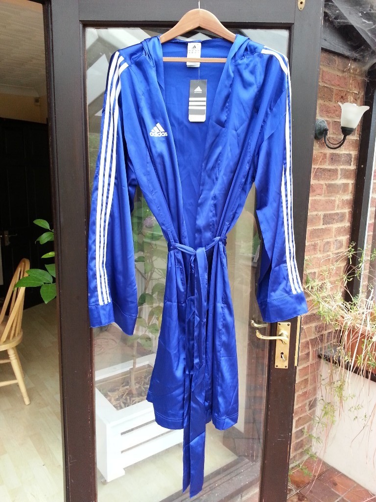 BNWT Adidas boxing robe | in Walnut Tree, Buckinghamshire | Gumtree