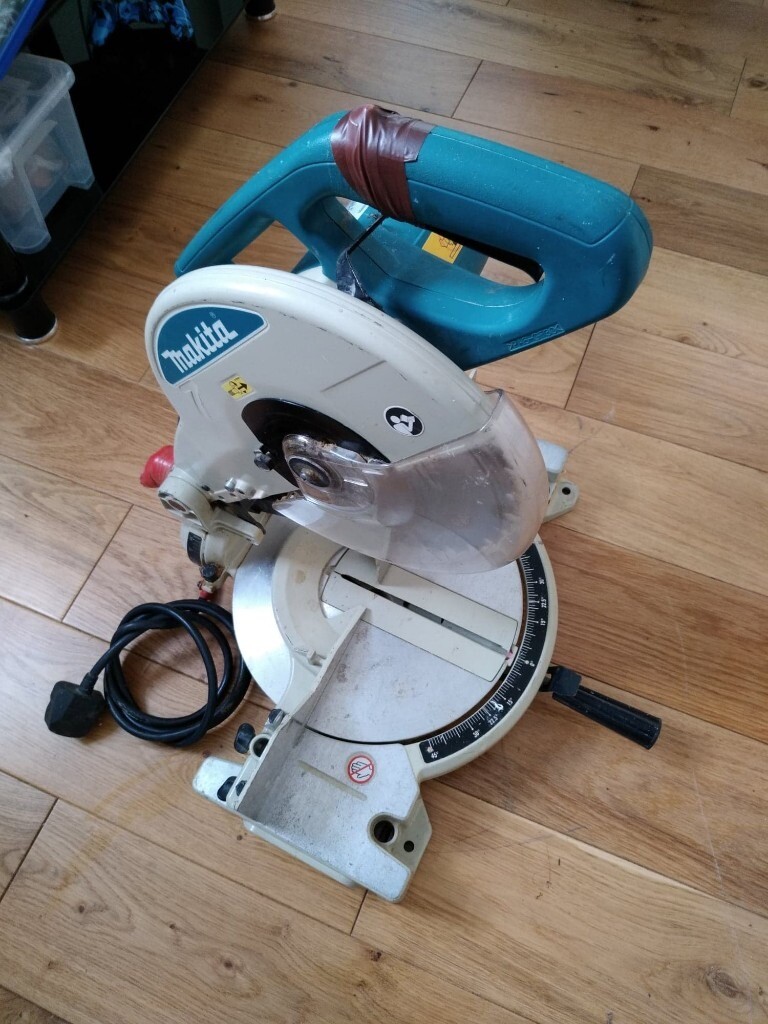 Makita LS1040 Mitre saw 240v | in North London, London | Gumtree