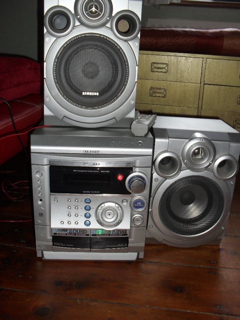 Samsung 3 disc CD/Radio/double tape player 2 speakers& remote | in ...