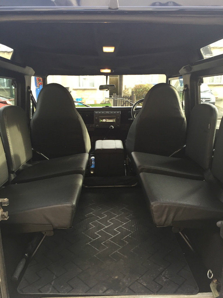 04 Land Rover Defender 90 TD5 County Station Oslo Blue | ThinkCar