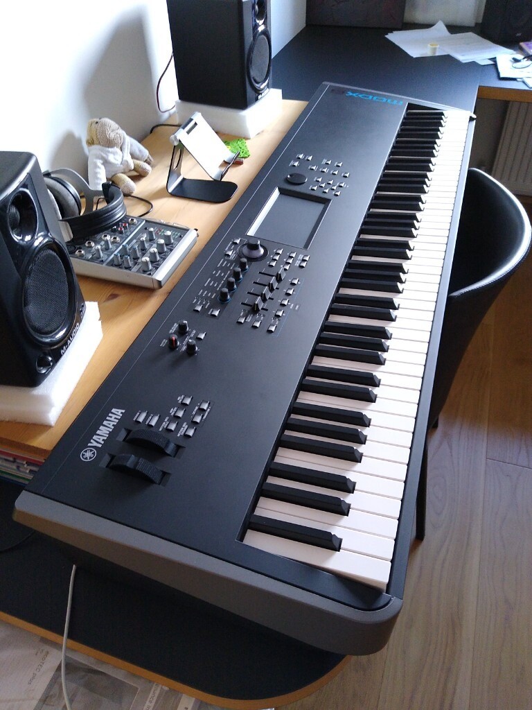 SOLD Yamaha MODX 8 - 88 piano-weighted synthesizer - Studio & Rec ...