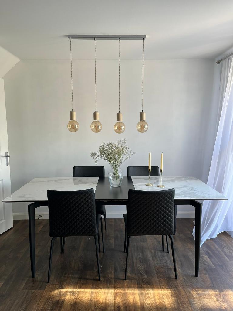 Extendable dining room table and chairs | in Pontypool, Torfaen | Gumtree Extendable dining room table and chairs | in Pontypool, Torfaen | Gumtree