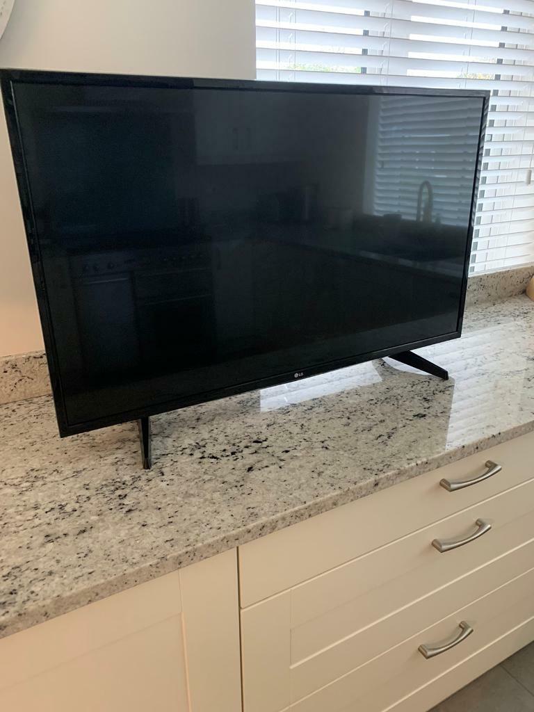 LG flat screen tv 44 inch screen HD | in Barnham, West Sussex | Gumtree