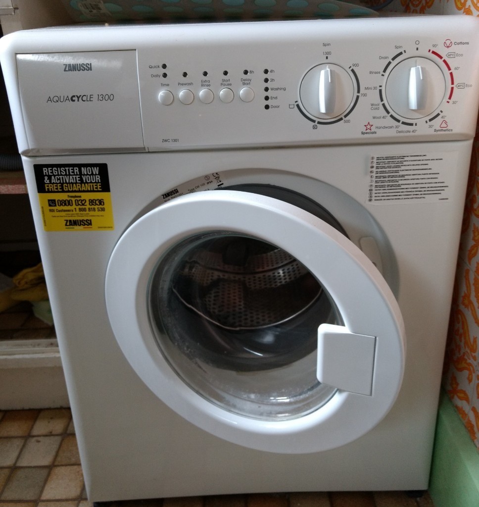 Zanussi ZWC1301 3kg Compact Washing Machine. White. Good Condition ...