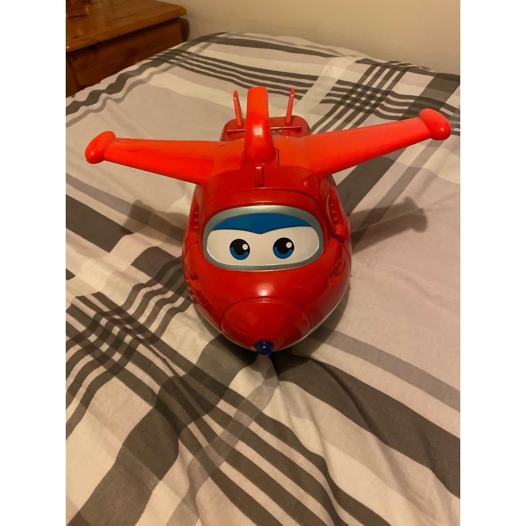 Super Wings - Jett's Takeoff Tower 2-in-1 Toy Playset | Includes Figure ... Super Wings - Jett's Takeoff Tower 2-in-1 Toy Playset | Includes Figure ...