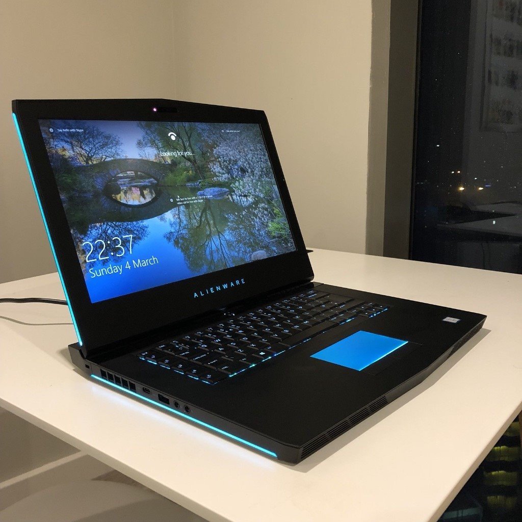 Alienware 3 Screen Laptop