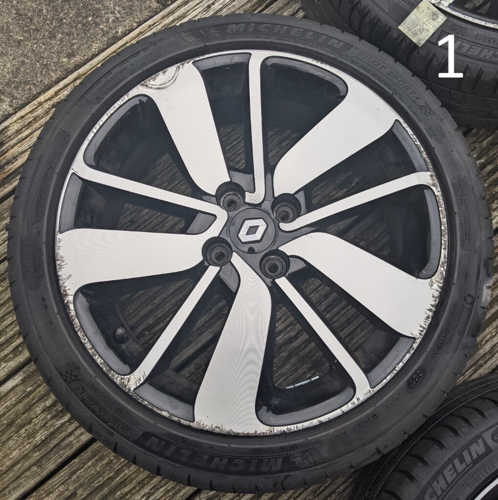 Renault Clio 17" alloy wheels 2013-2019 205/45R17 with Michelin tyres ...