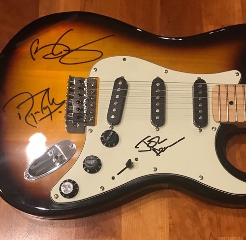 Roger Taylor Autograph Profile by RACC - Roger Taylor Autographs ...