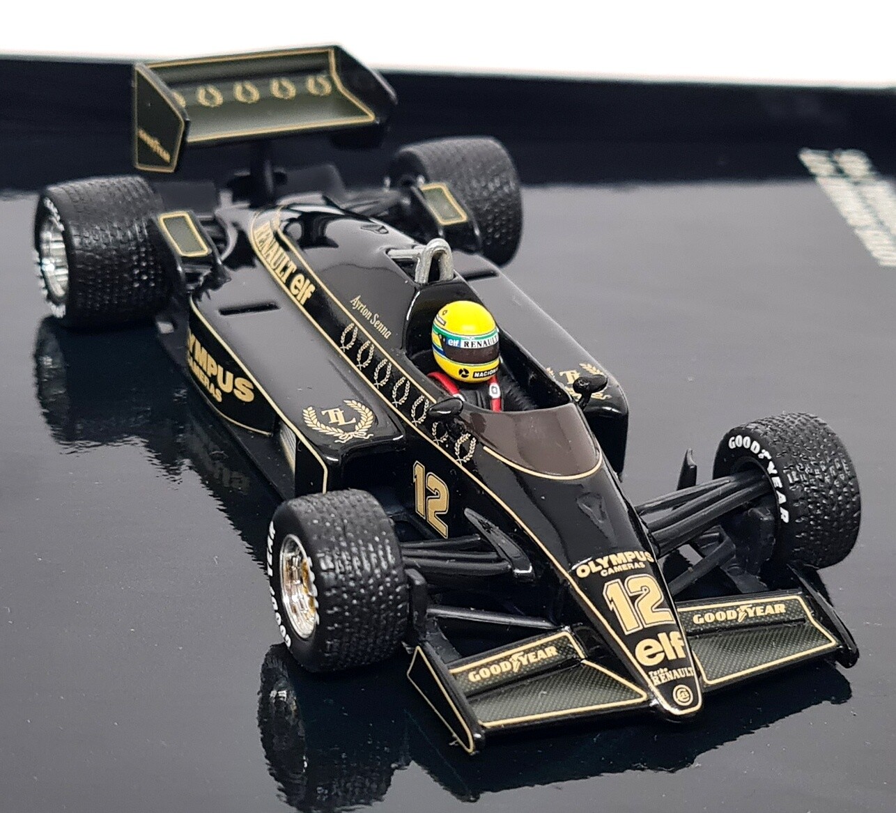 Minichamps 1/43 Lotus Renault 97T Ayrton Senna Winner GP Minichamps 1/43 Lotus Renault 97T Ayrton Senna Winner GP