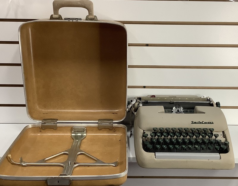 1956 Smith Corona Clipper on the Typewriter Database