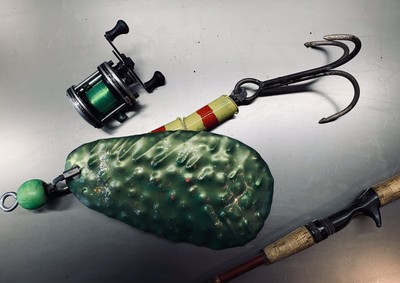 Novelties & Gifts - Giant Fish Lure