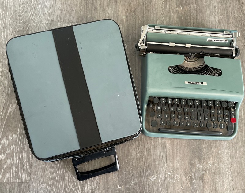 1953 Olivetti Lettera 22 on the Typewriter Database