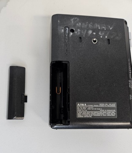 Aiwa Super Bass HS-J470 WALKMAN FM/AM RADIO CASSETTE