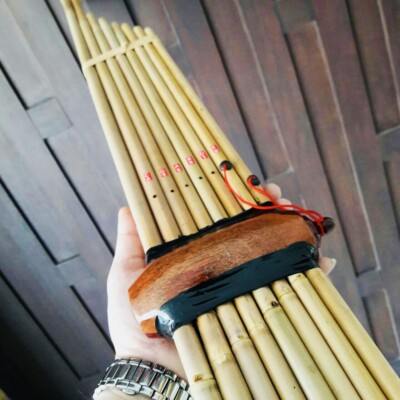 Khene, the bamboo reed flute from Laos (aka khaen) ~ MegaMinistore
