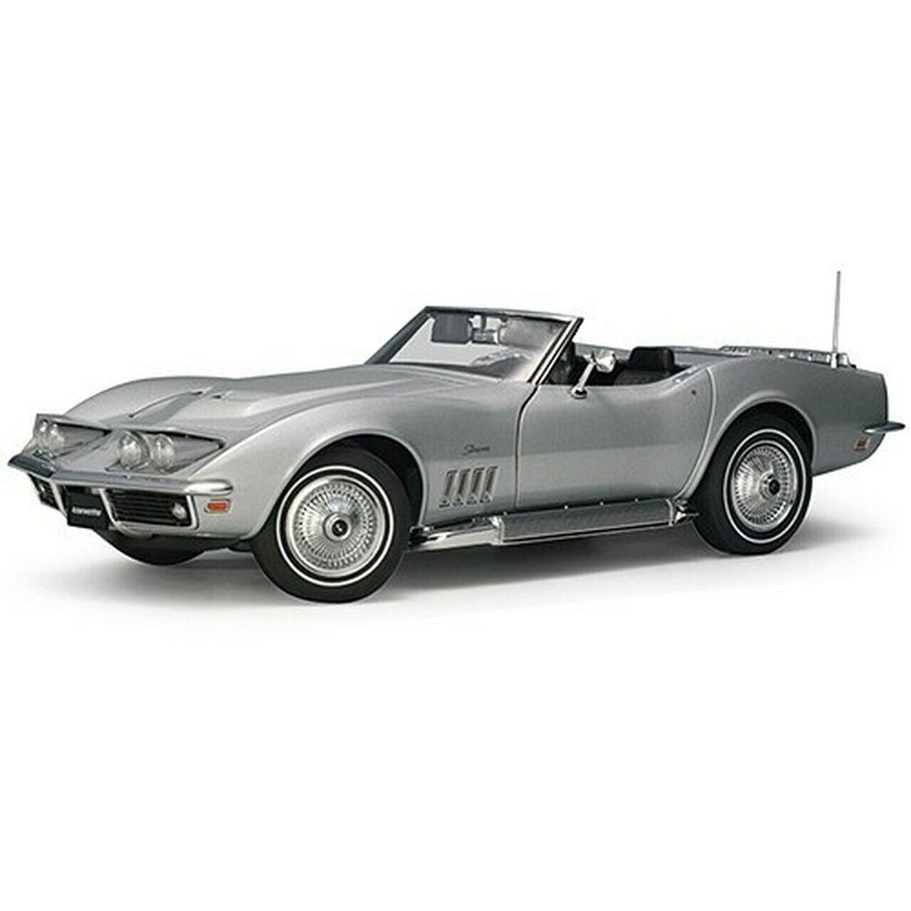 AUTOart 1/18 Chevrolet CORVETTE 1969 71162 Cortez SILVER AUTOart 1/18 Chevrolet CORVETTE 1969 71162 Cortez SILVER