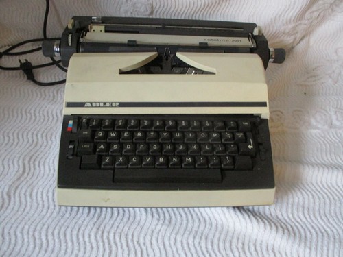Adler typewriter photos of Adler Satellite by year then serial number ...