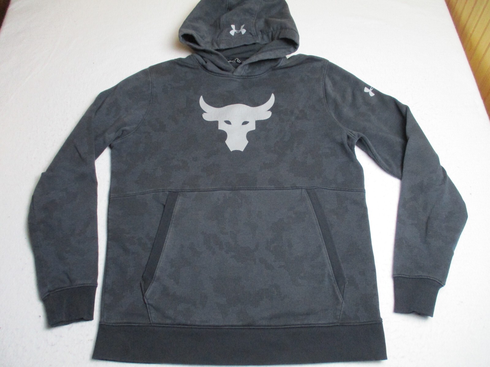 Under armour bull hoodie store