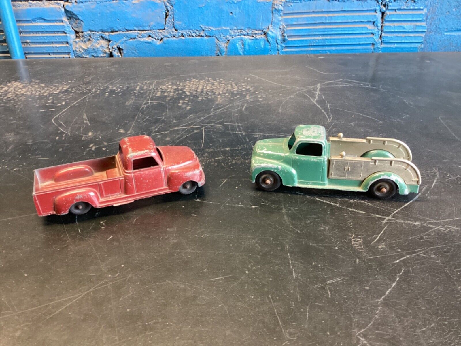 2 VINTAGE 1950's GMC DIECAST METAL TOY PICKUP TRUCKS #452 2 VINTAGE 1950's GMC DIECAST METAL TOY PICKUP TRUCKS #452