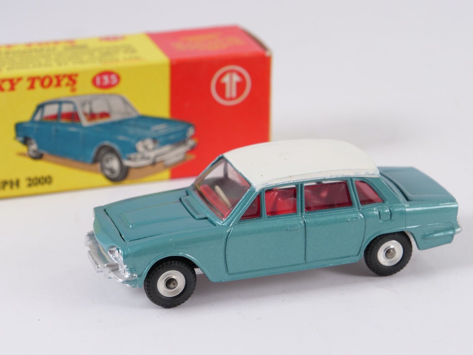 Dinky Toys GB No. 265 Plymouth USA TAXI never played in box Dinky Toys GB No. 265 Plymouth USA TAXI never played in box