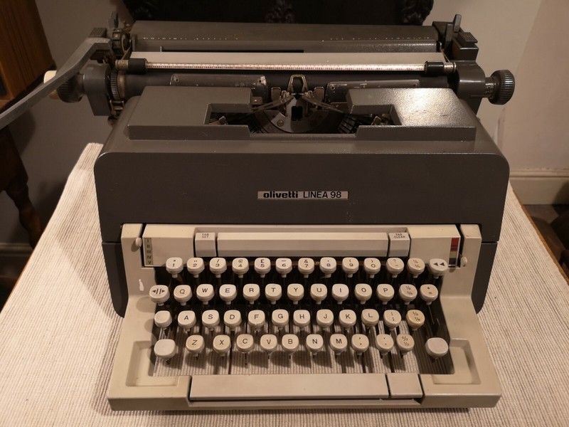 197X Olivetti Linea 98 on the Typewriter Database