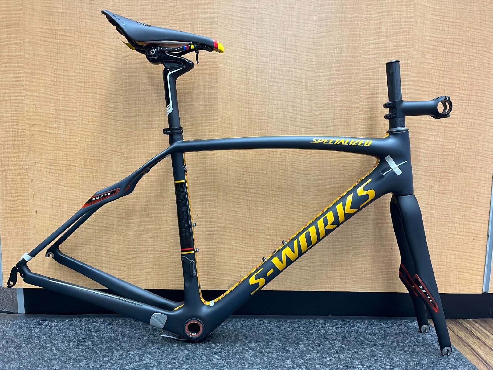 S-Works Roubaix SL4 Boonen Limited Edition 52cm F/S S-Works Roubaix SL4 Boonen Limited Edition 52cm F/S