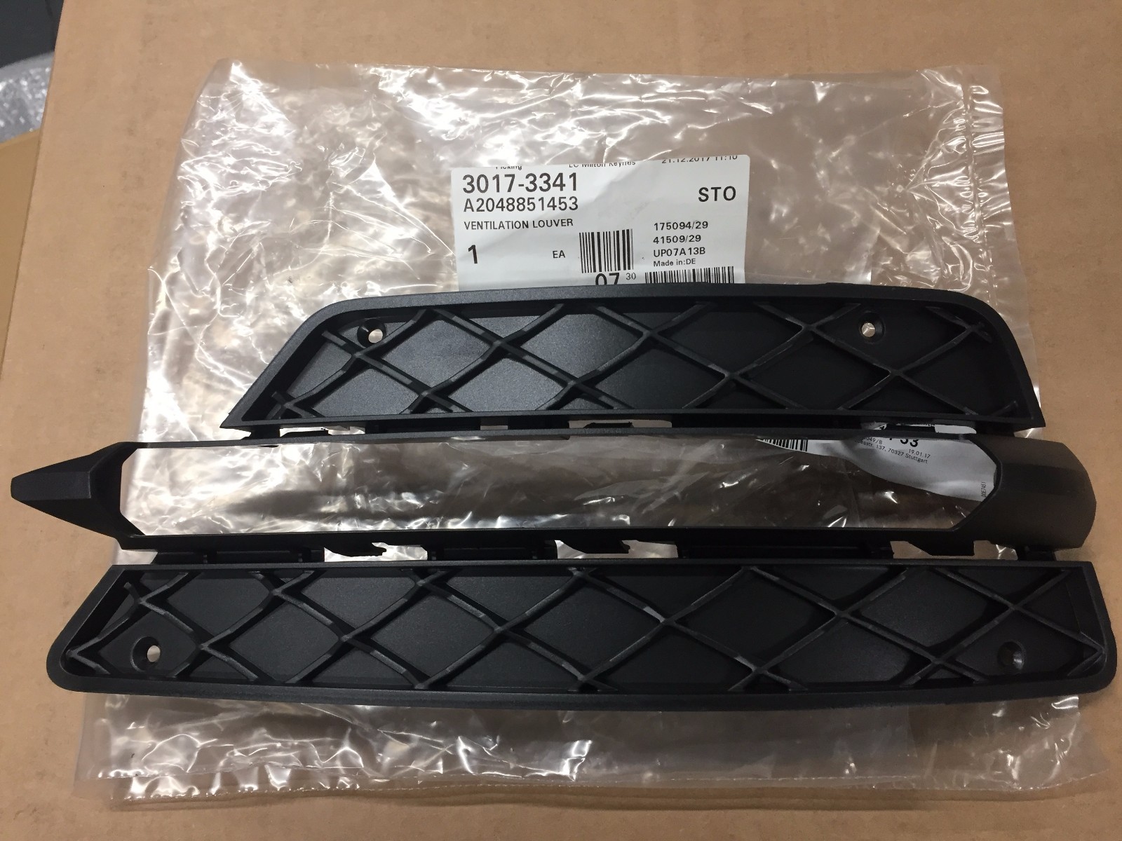 NEW Genuine Mercedes-Benz W204 C-Class Lower Bumper RH DRL Grille ...